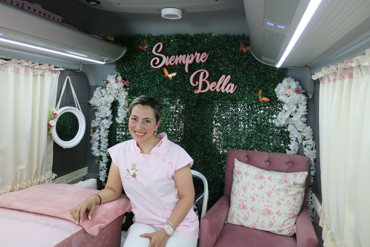 La original idea de una emprendedora de Monte Grande: montó una estética móvil en una camioneta