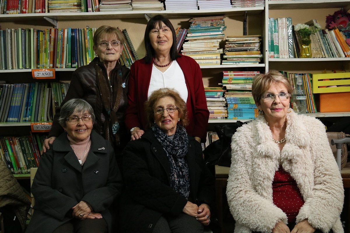 Emotivo homenaje en Luis Guillón: festejaron sus 50 años de egresados ...