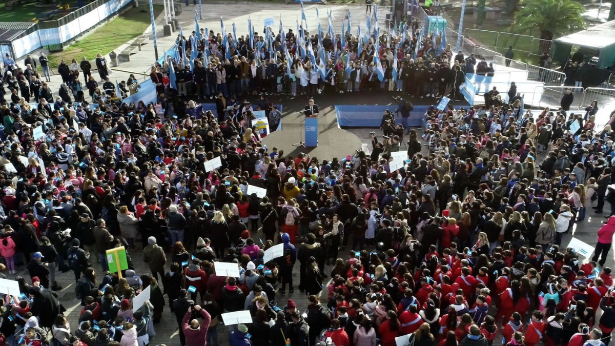Así se vivió la promesa de lealtad a la Bandera en Lomas