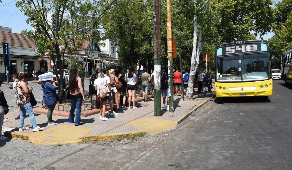 Modifican paradas de colectivos por obras en la estación de Banfield