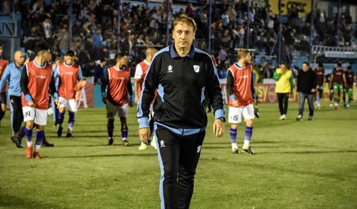 Temperley: Walter Perazzo seguirá como DT hasta diciembre