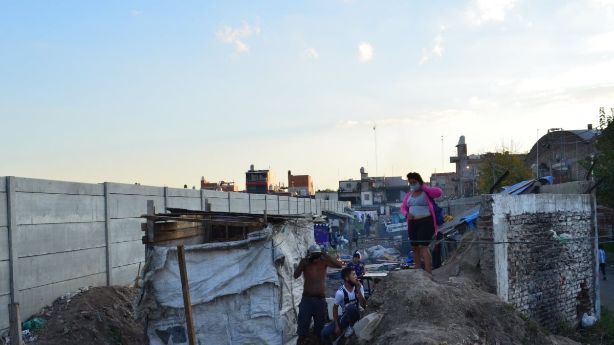 Cómo fue el masivo desalojo de 100 familias en un barrio de Lanús