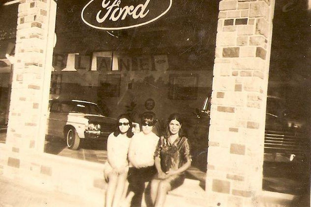 La historia del vendedor de autos de Monte Grande que llegó a un libro y atraviesa generaciones ...