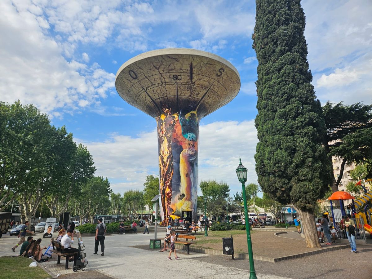 Realizan trabajos de pintura en el tanque de Monte Grande: los detalles