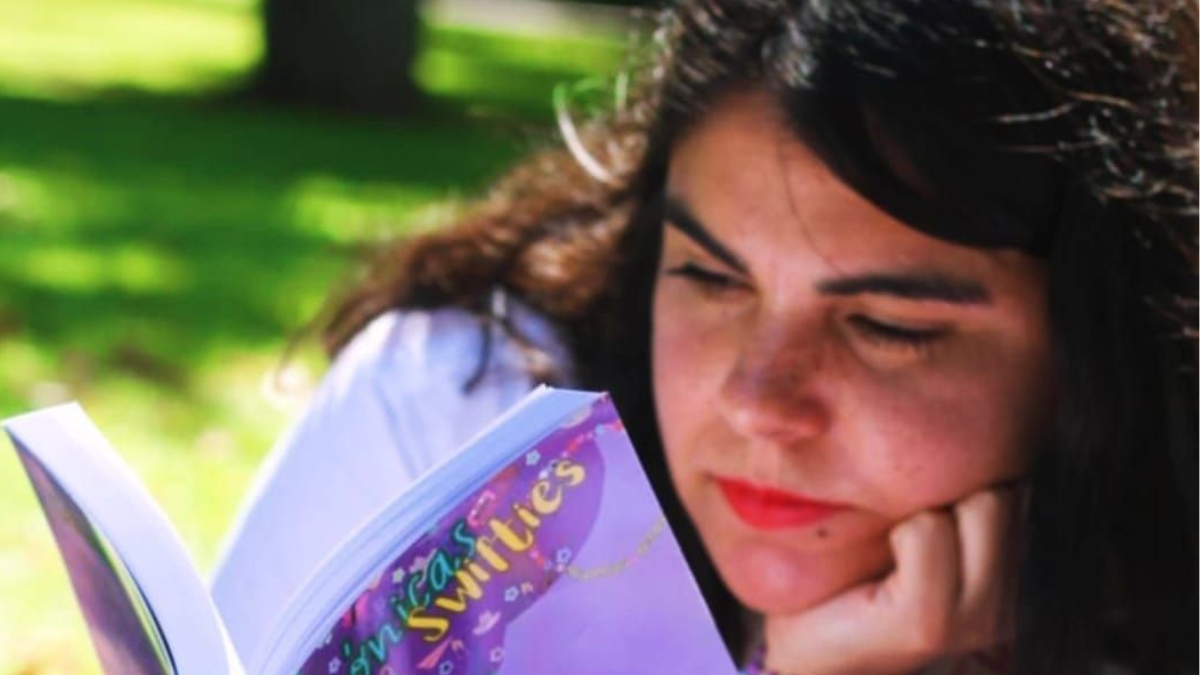 Es licenciada en física, vive en Temperley y escribió una novela sobre ...