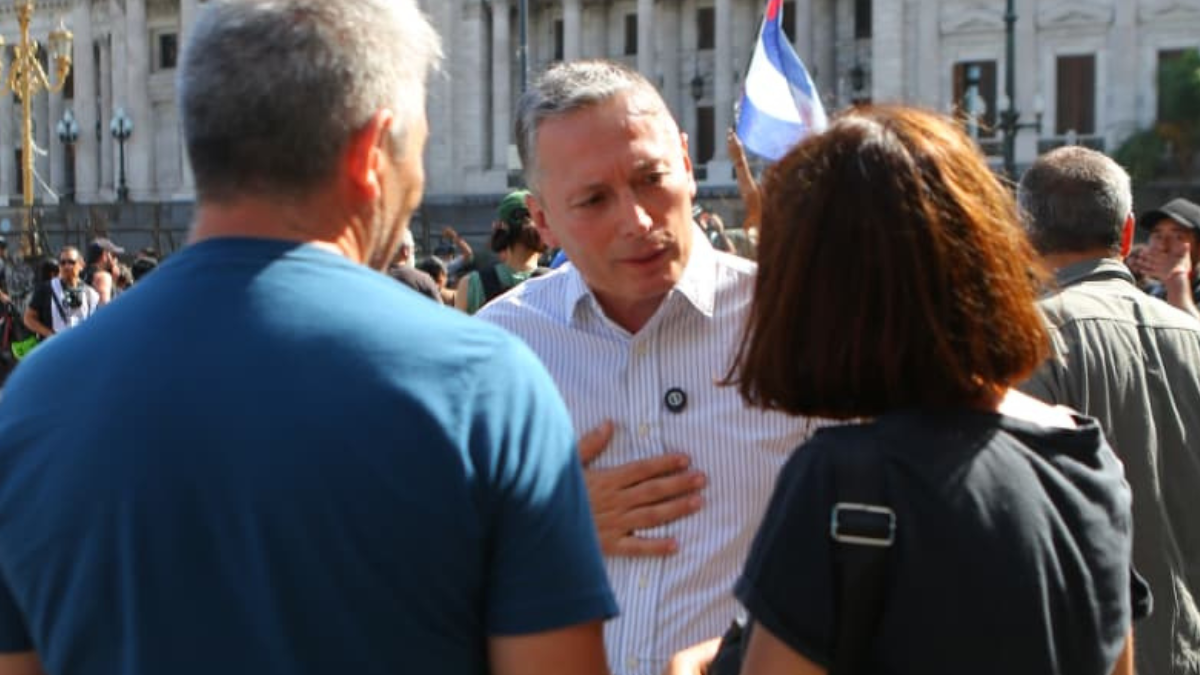 Fernando Gray participó de la marcha en el Congreso en rechazo a la ...