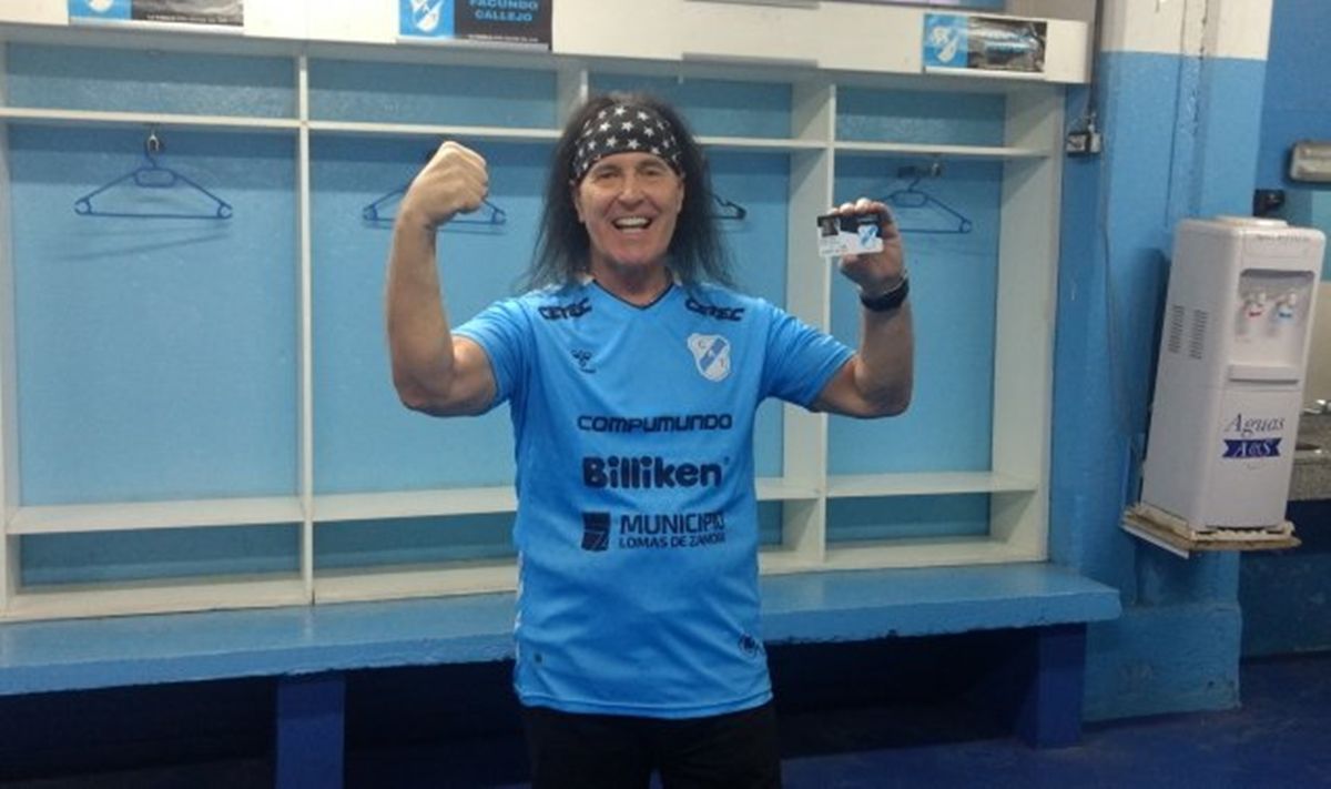 De AC/DC a Temperley: el curioso fanatismo de una figura del rock