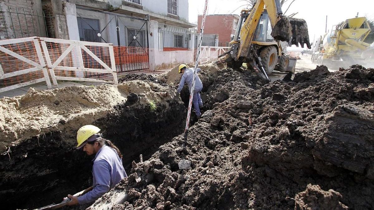 Almirante Brown: avanza la conexión gratuita de viviendas a la red cloacal