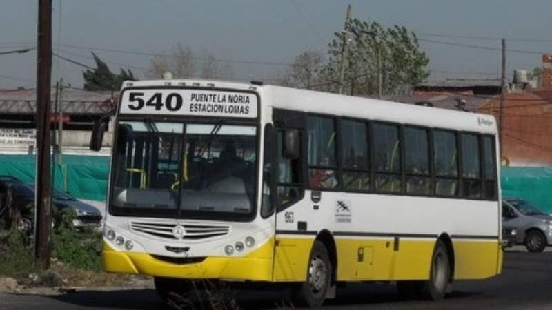 Un colectivo de la línea 540 fue apedreado y la empresa cambió su recorrido