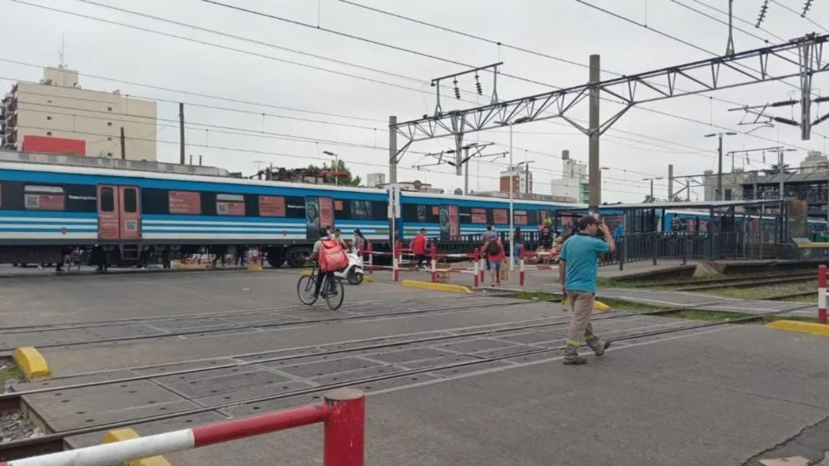 Lomas: un joven en situación de calle se arrojó a las vías del tren