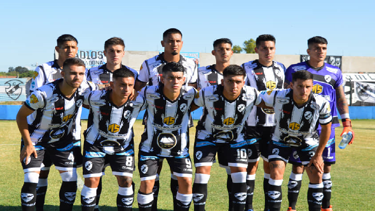 Insólita estrategia publicitaria de Claypole ante Boca, en el partido ...