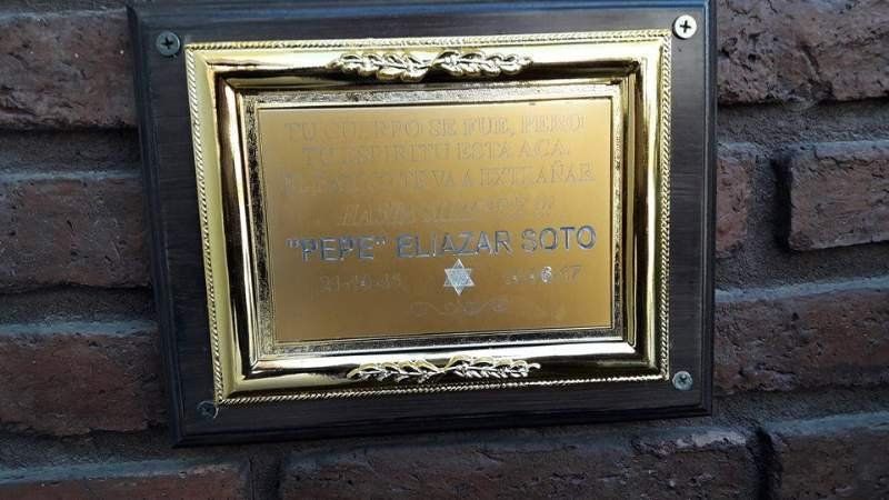 Homenajearon con una placa a un vecino fallecido de Canning