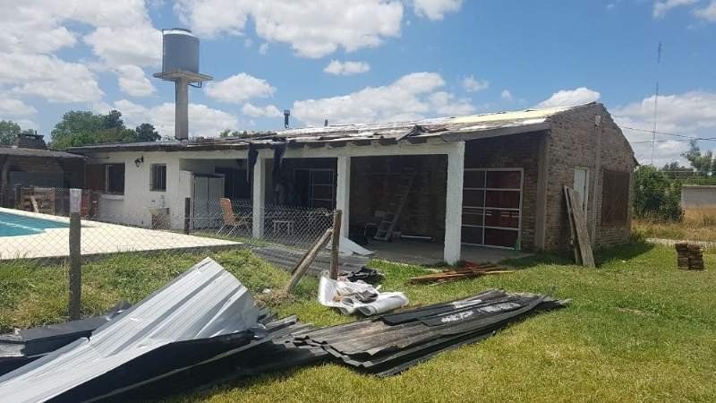 50 techos volados, autoevacuados y barrios sin luz por la tormenta en ...