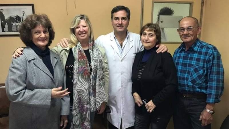 Una jubilada pudo volver a caminar y donó sus ahorros al Hospital