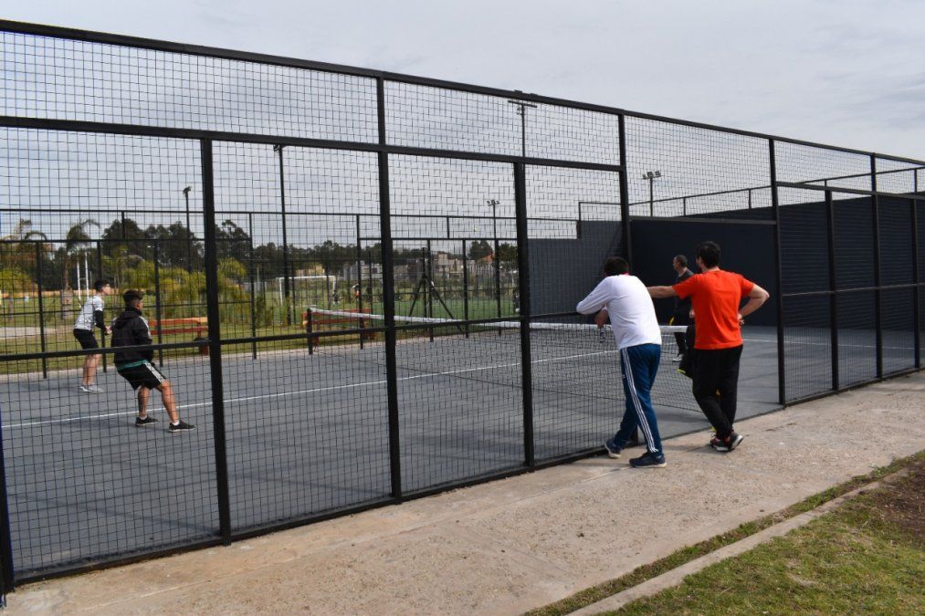 Lagos de Canning inauguró sus canchas de tenis y pádel