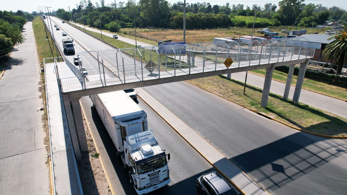 Almirante Brown: habilitaron un nuevo puente peatonal sobre la Ruta 4 ...