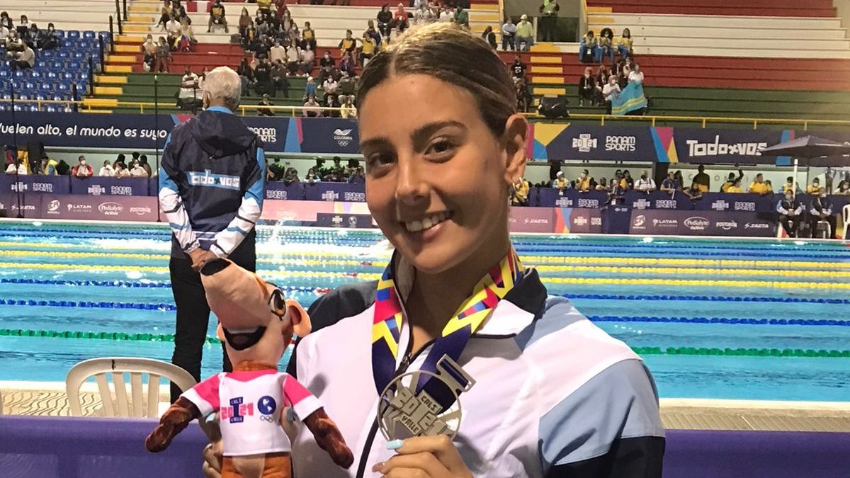 Orgullo de Lomas de Zamora: una joven nadadora ganó tres medallas en ...