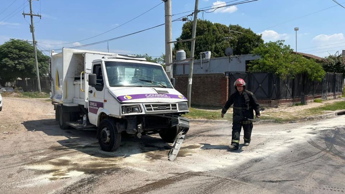 Almirante Brown: un camión recolector chocó contra dos autos