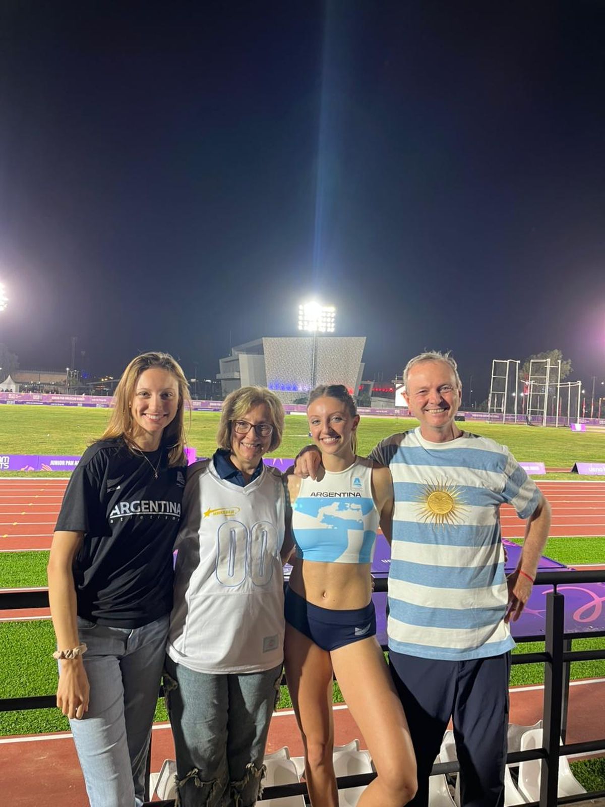 Helen Bernard Stilling, de Lomas, cerca del podio en los Panamericanos ...