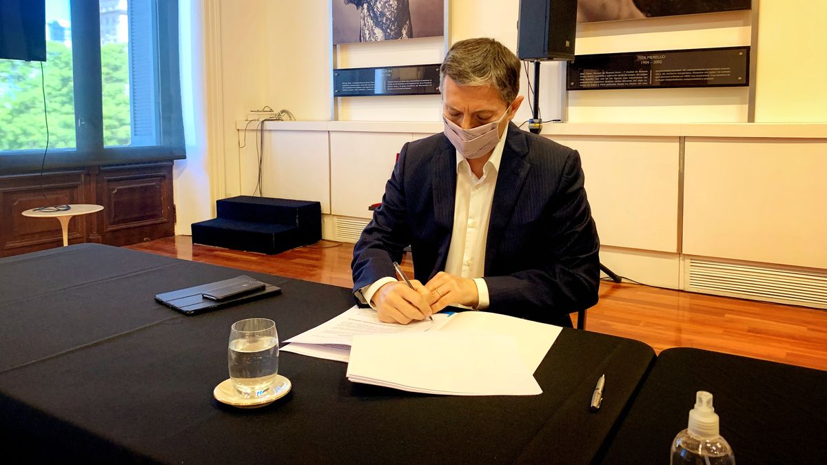 Fernando Gray firmó un acuerdo para agilizar trámites en el Municipio